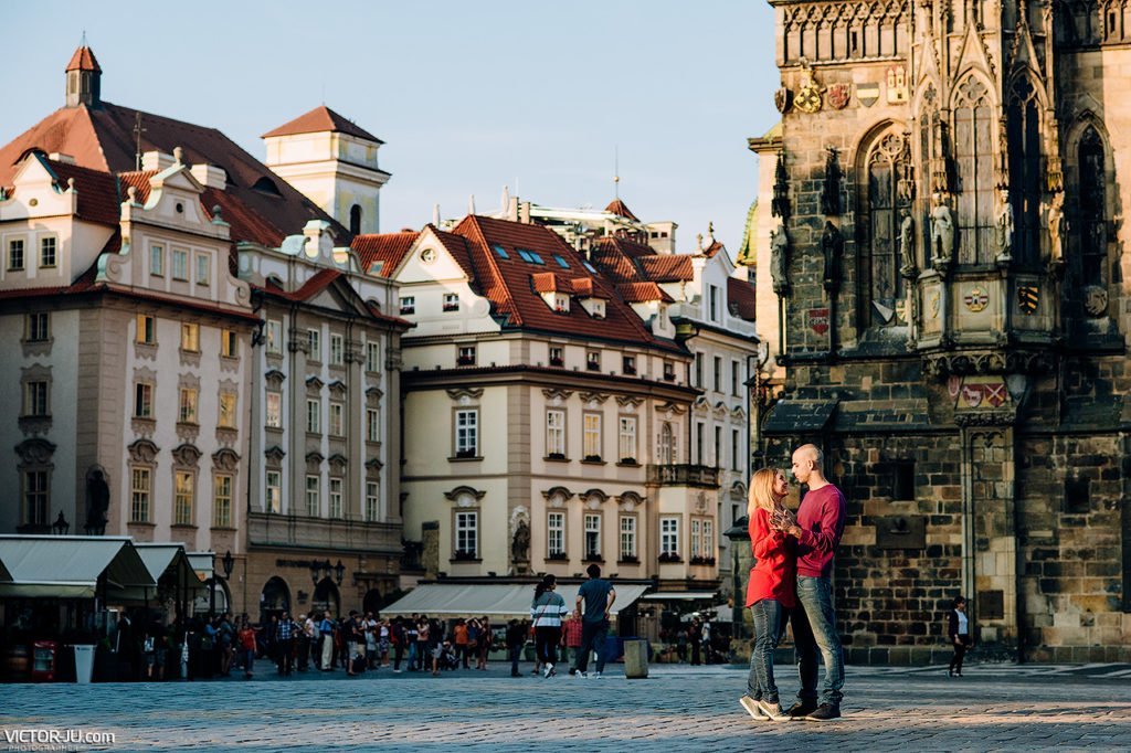 Romantic photo shoot in Prague for Alona and Gal | VICTOR-JU