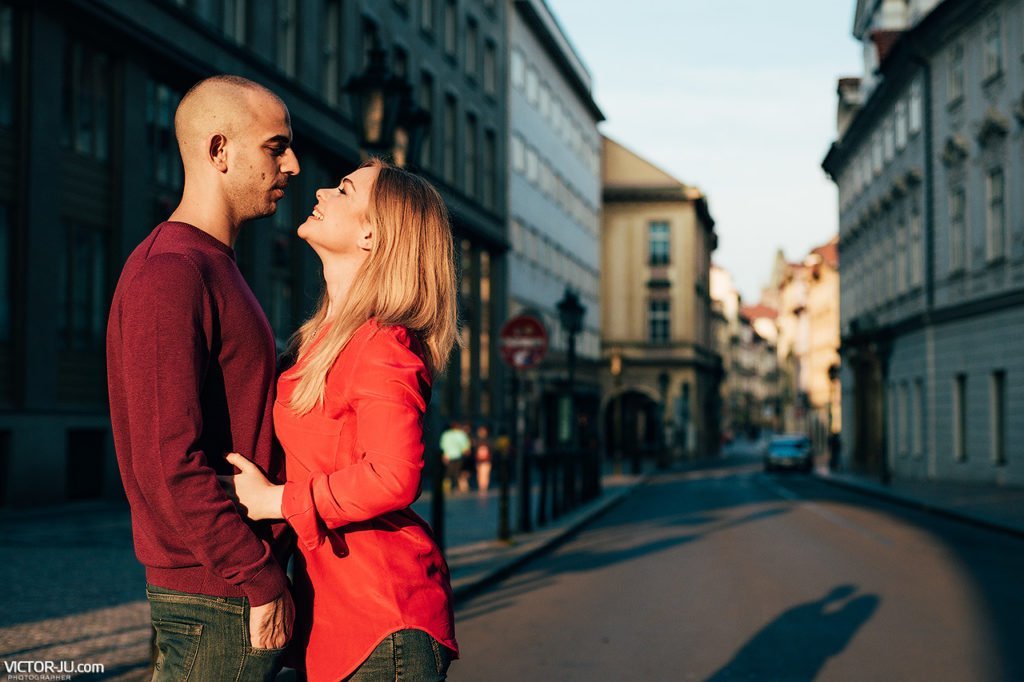 Romantic photo shoot in Prague for Alona and Gal | VICTOR-JU